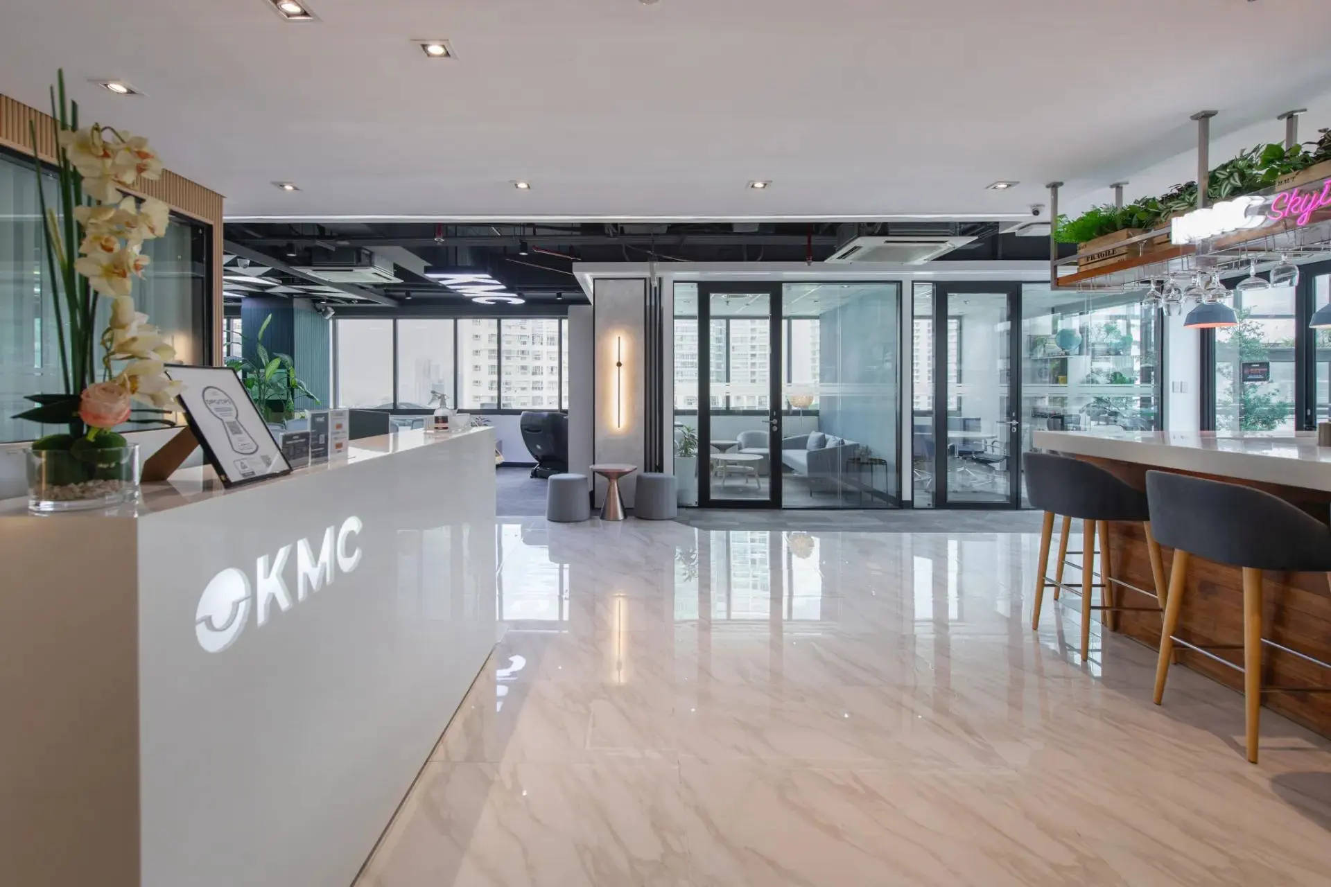 WeWork - Uptown Mall - Discover BGC
